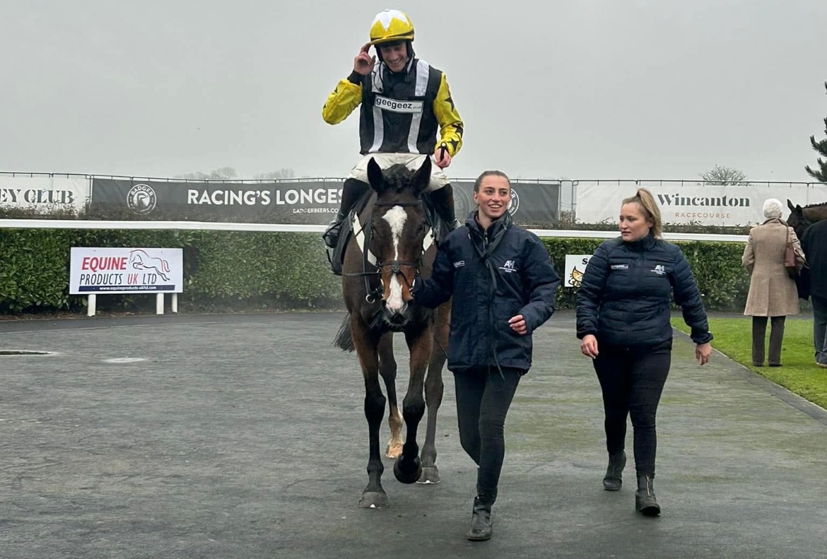 A COMEBACK VICTORY AT WINCANTON . . . . . . . . – Anthony Honeyball Racing